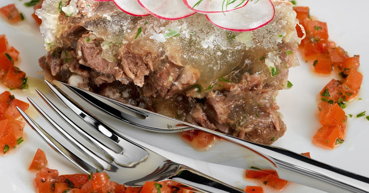 Холодец с салатом из редиса и томатной сальсой рецепт – Русская кухня ...
